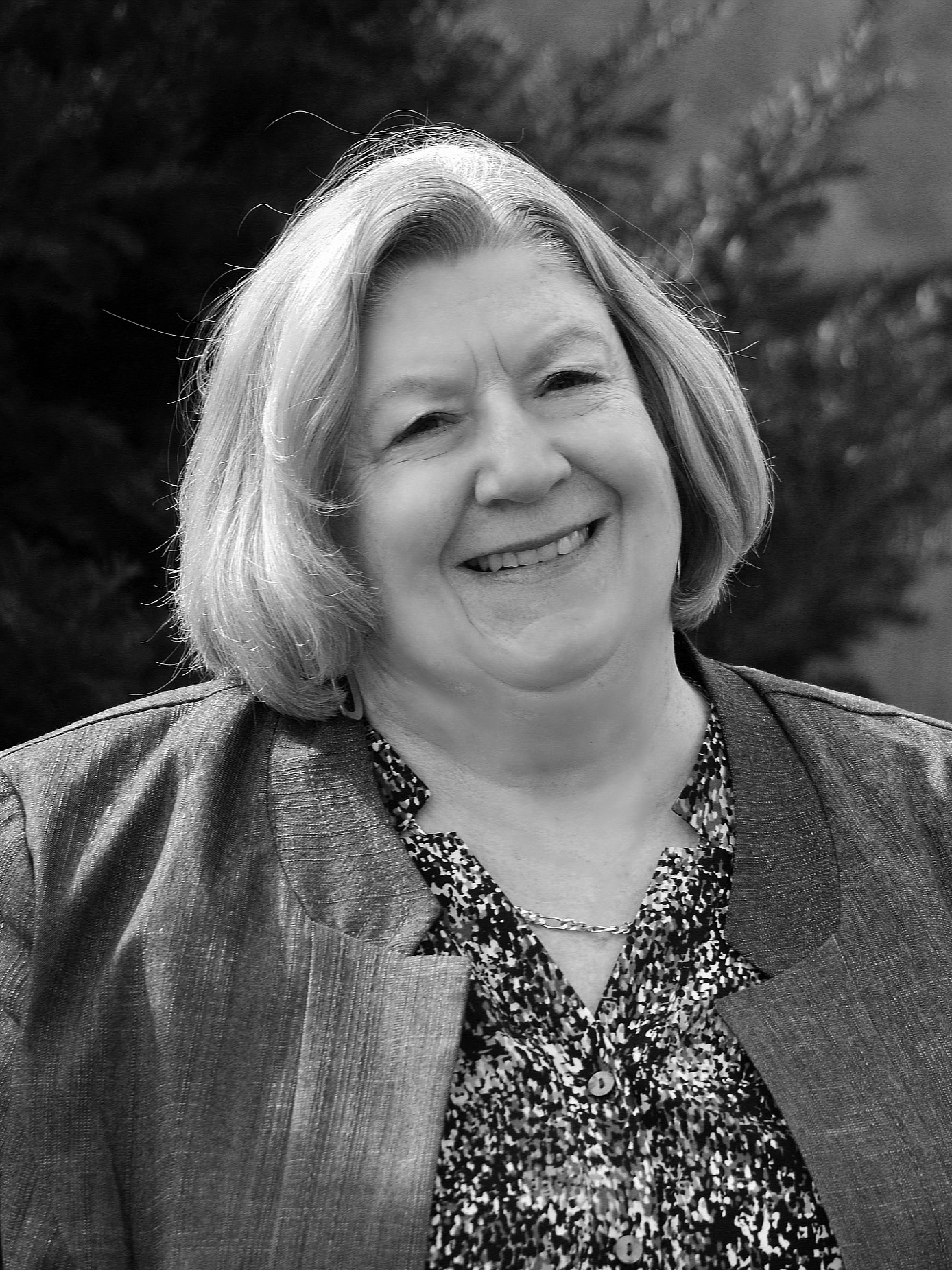 What Lingers – A Poem by Mary Fox – Poetry Breakfast